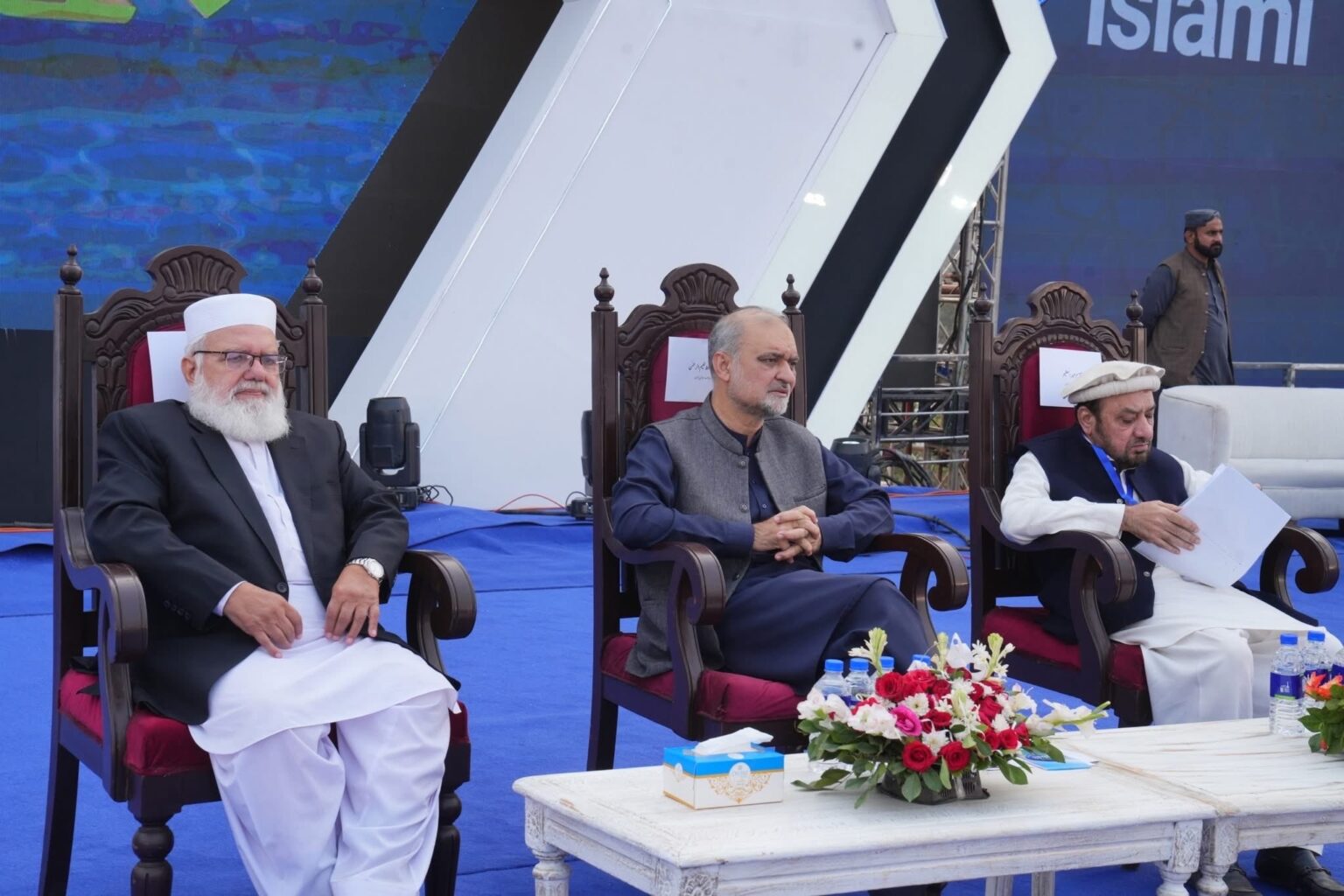 Hundreds of Thousands Gather at Minar-e-Pakistan as Ijtima-e-Aam Begins ...